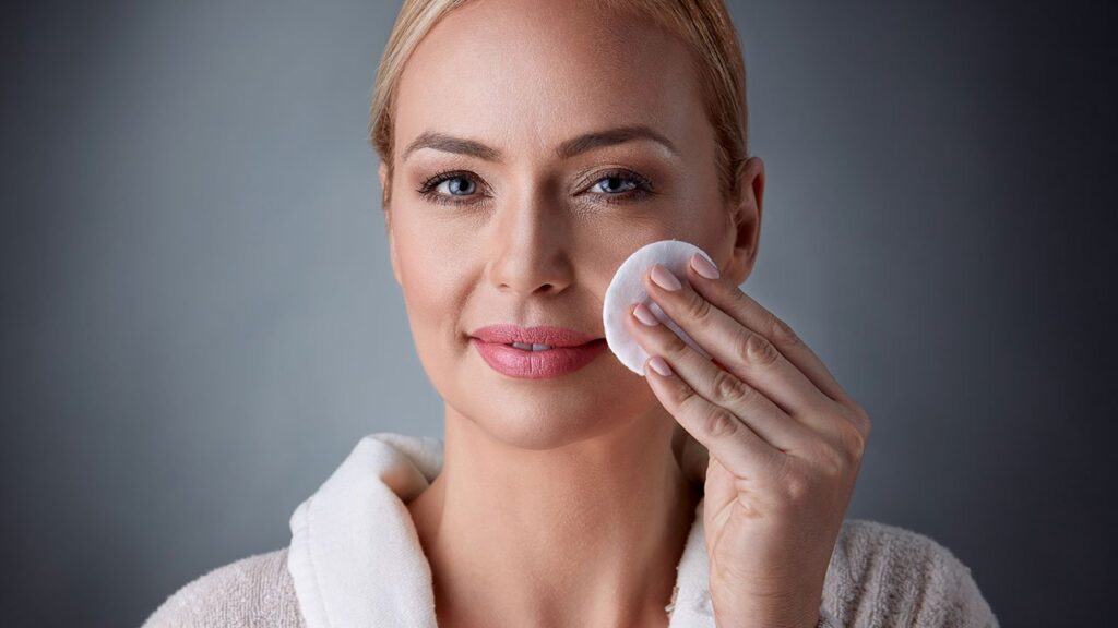 A Guide to Choosing the Ideal Makeup Remover : Beauty & Medical