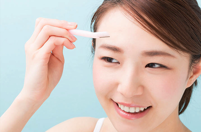 Everything You Ever Wanted to Know About Shaving Your Eyebrows
